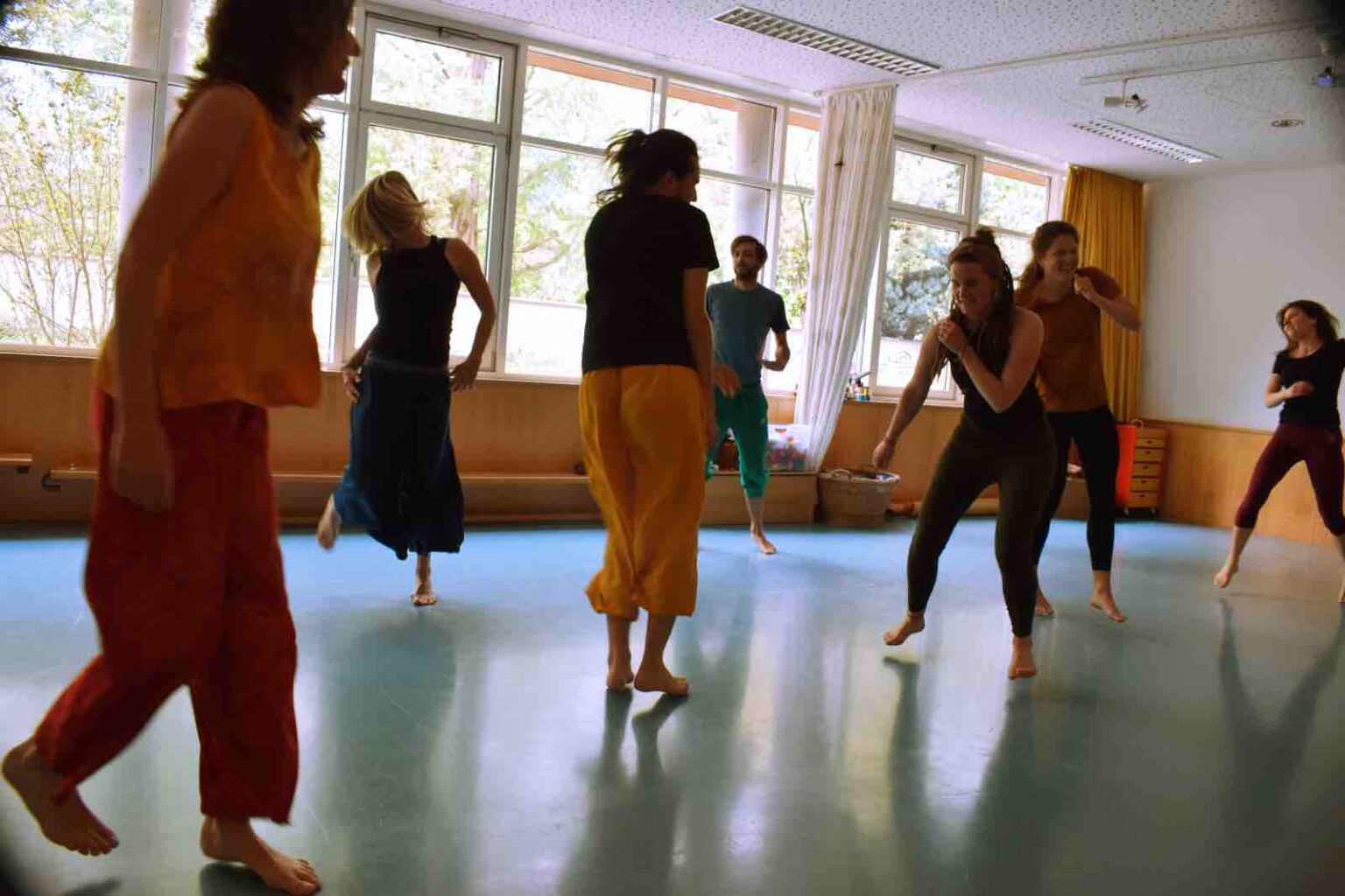 5 Rhythmen: Tanz eine Welle am Sonntag • Mami rocks